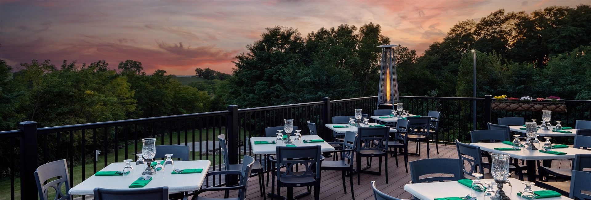 Irish Cottage Inn & Suites - Pub & Grill